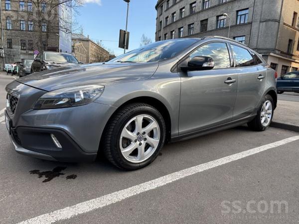 Grey Volvo V40 2015 in Riga, with an engine capacity of 2.00 L and mileage of 0 thousand km for 6570 €, photo 3 on AUTOMOTO.COM.LV