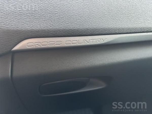 Grey Volvo V40 2015 in Riga, with an engine capacity of 2.00 L and mileage of 0 thousand km for 6570 €, photo 4 on AUTOMOTO.COM.LV