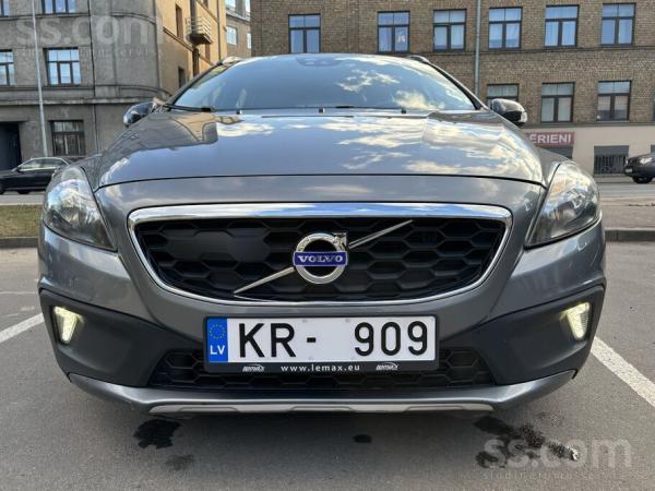 Grey Volvo V40 2015 in Riga, with an engine capacity of 2.00 L and mileage of 0 thousand km for 6570 €, photo 6 on AUTOMOTO.COM.LV
