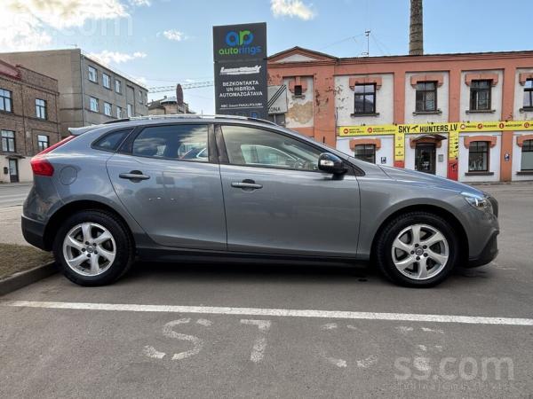 Grey Volvo V40 2015 in Riga, with an engine capacity of 2.00 L and mileage of 0 thousand km for 6570 €, photo 10 on AUTOMOTO.COM.LV