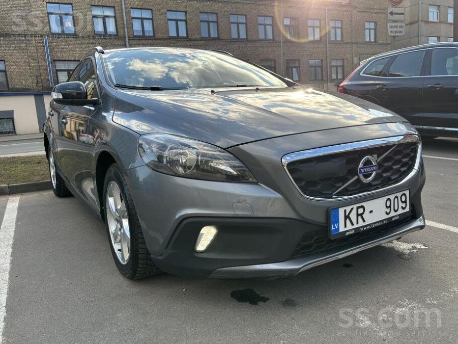 Pelēks Volvo V40 2015 Rīga, ar dzinēja tilpumu 2.00 L un nobraukumu 0 tūkst. km par 6570 €, foto 12 vietnē AUTOMOTO.COM.LV