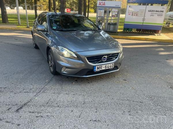 Pelēks Volvo V40 2015 Rīga, ar dzinēja tilpumu 2.00 L un nobraukumu 0 tūkst. km par 7799 €, foto 1 vietnē AUTOMOTO.COM.LV