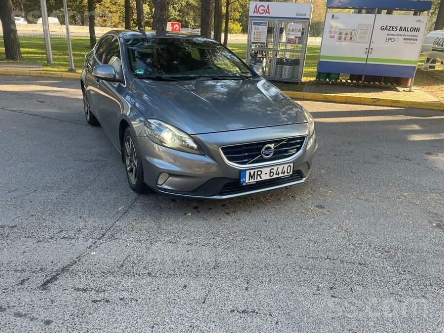 Pelēks Volvo V40 2015 Rīga, ar dzinēja tilpumu 2.00 L un nobraukumu 0 tūkst. km par 7799 €, foto 1 vietnē AUTOMOTO.COM.LV