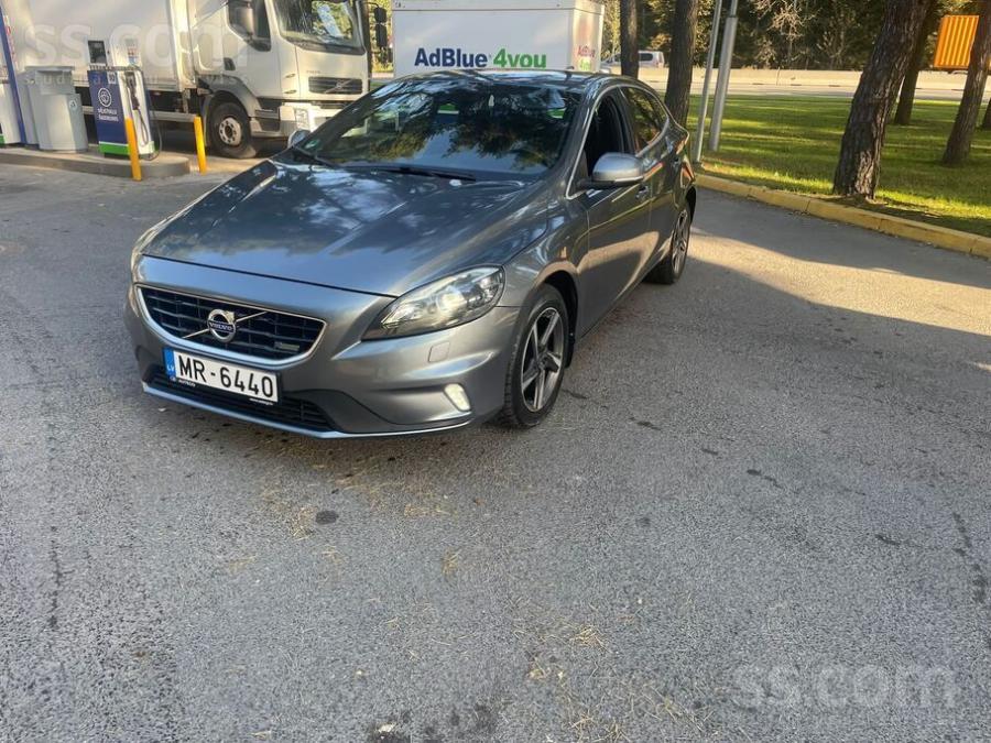 Pelēks Volvo V40 2015 Rīga, ar dzinēja tilpumu 2.00 L un nobraukumu 0 tūkst. km par 7799 €, foto 5 vietnē AUTOMOTO.COM.LV