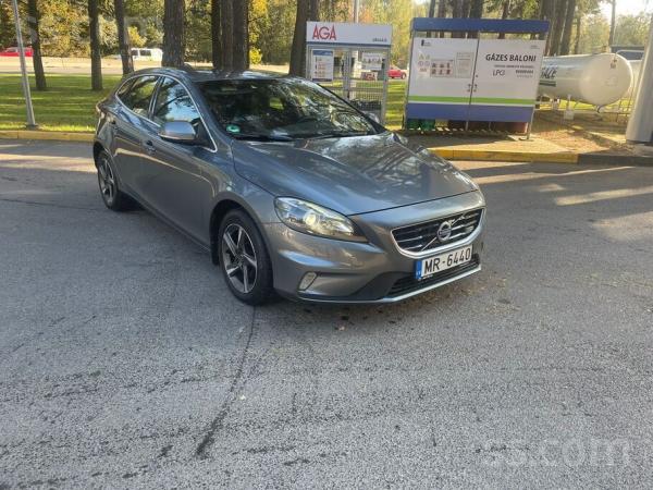 Pelēks Volvo V40 2015 Rīga, ar dzinēja tilpumu 2.00 L un nobraukumu 0 tūkst. km par 7799 €, foto 6 vietnē AUTOMOTO.COM.LV