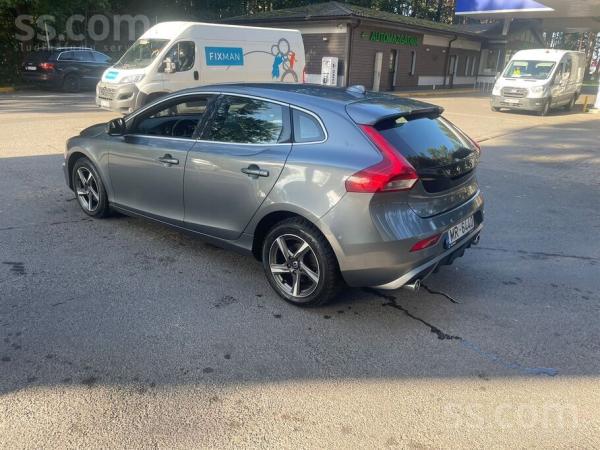 Pelēks Volvo V40 2015 Rīga, ar dzinēja tilpumu 2.00 L un nobraukumu 0 tūkst. km par 7799 €, foto 7 vietnē AUTOMOTO.COM.LV