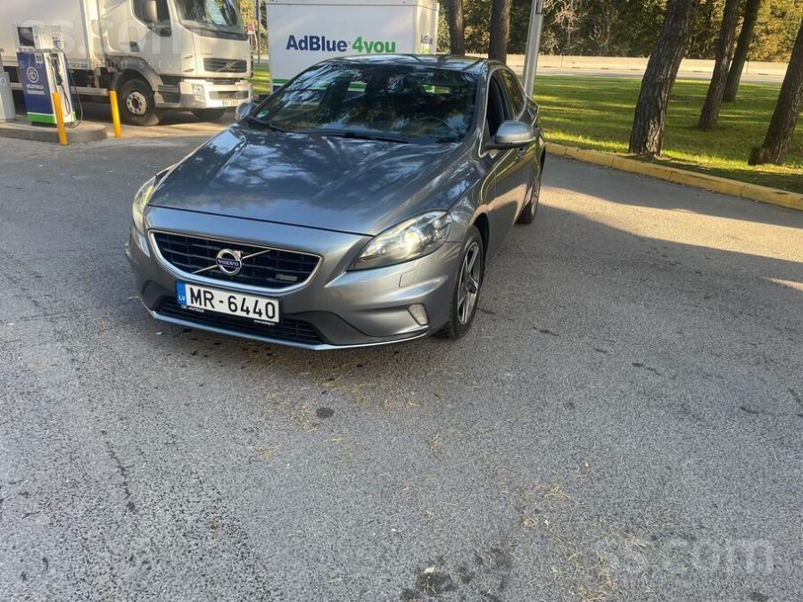 Pelēks Volvo V40 2015 Rīga, ar dzinēja tilpumu 2.00 L un nobraukumu 0 tūkst. km par 7799 €, foto 9 vietnē AUTOMOTO.COM.LV