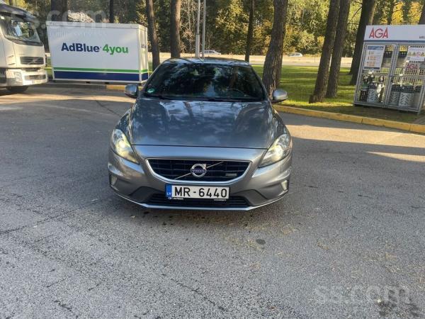 Pelēks Volvo V40 2015 Rīga, ar dzinēja tilpumu 2.00 L un nobraukumu 0 tūkst. km par 7799 €, foto 9 vietnē AUTOMOTO.COM.LV
