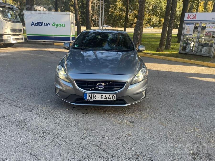 Pelēks Volvo V40 2015 Rīga, ar dzinēja tilpumu 2.00 L un nobraukumu 0 tūkst. km par 7799 €, foto 10 vietnē AUTOMOTO.COM.LV
