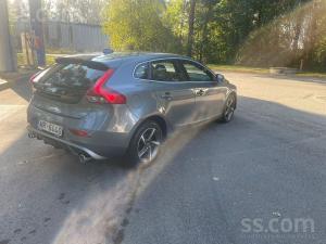 Pelēks Volvo V40 2015 Rīga, ar dzinēja tilpumu 2.00 L un nobraukumu 0 tūkst. km par 7799 €, foto 13 vietnē AUTOMOTO.COM.LV