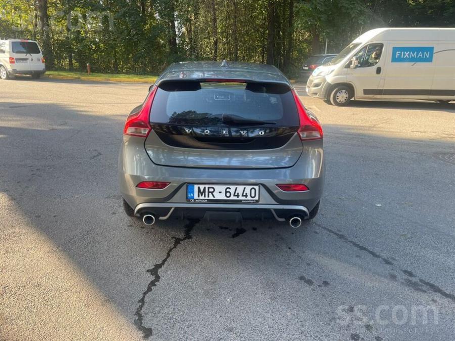 Pelēks Volvo V40 2015 Rīga, ar dzinēja tilpumu 2.00 L un nobraukumu 0 tūkst. km par 7799 €, foto 14 vietnē AUTOMOTO.COM.LV