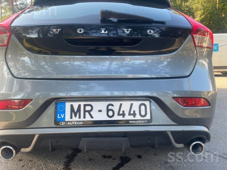Pelēks Volvo V40 2015 Rīga, ar dzinēja tilpumu 2.00 L un nobraukumu 0 tūkst. km par 7799 €, foto 15 vietnē AUTOMOTO.COM.LV