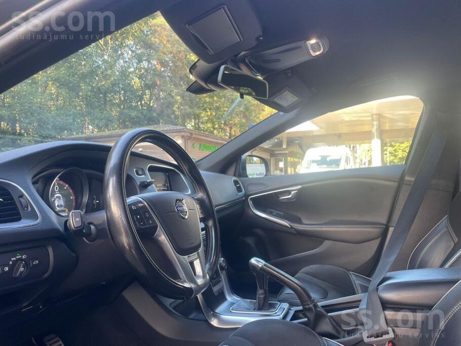 Pelēks Volvo V40 2015 Rīga, ar dzinēja tilpumu 2.00 L un nobraukumu 0 tūkst. km par 7799 €, foto 16 vietnē AUTOMOTO.COM.LV