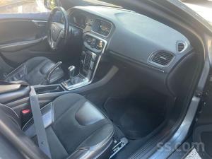 Pelēks Volvo V40 2015 Rīga, ar dzinēja tilpumu 2.00 L un nobraukumu 0 tūkst. km par 7799 €, foto 17 vietnē AUTOMOTO.COM.LV