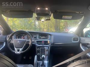 Pelēks Volvo V40 2015 Rīga, ar dzinēja tilpumu 2.00 L un nobraukumu 0 tūkst. km par 7799 €, foto 19 vietnē AUTOMOTO.COM.LV