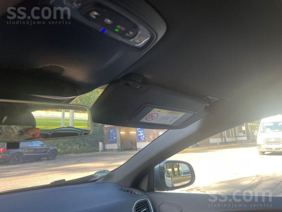 Pelēks Volvo V40 2015 Rīga, ar dzinēja tilpumu 2.00 L un nobraukumu 0 tūkst. km par 7799 €, foto 24 vietnē AUTOMOTO.COM.LV