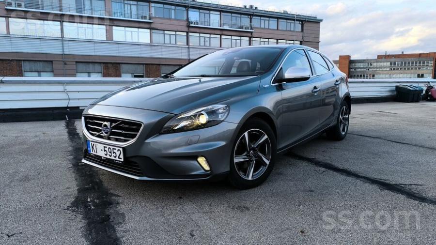 Pelēks Volvo V40 2015 Rīga, ar dzinēja tilpumu 2.00 L un nobraukumu 198 tūkst. km par 8000 €, foto 1 vietnē AUTOMOTO.COM.LV