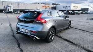 Pelēks Volvo V40 2015 Rīga, ar dzinēja tilpumu 2.00 L un nobraukumu 198 tūkst. km par 8000 €, foto 4 vietnē AUTOMOTO.COM.LV