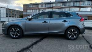 Pelēks Volvo V40 2015 Rīga, ar dzinēja tilpumu 2.00 L un nobraukumu 198 tūkst. km par 8000 €, foto 7 vietnē AUTOMOTO.COM.LV