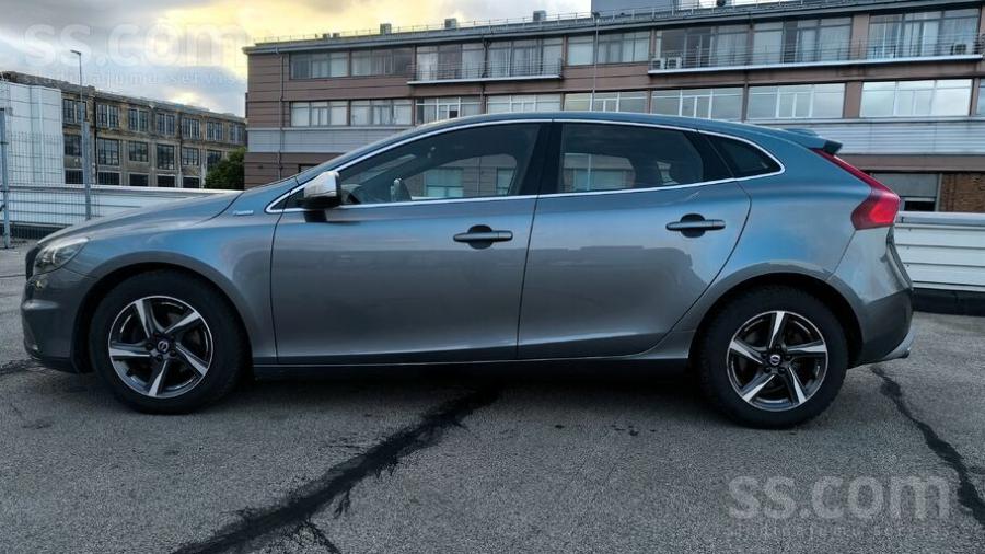 Pelēks Volvo V40 2015 Rīga, ar dzinēja tilpumu 2.00 L un nobraukumu 198 tūkst. km par 8000 €, foto 7 vietnē AUTOMOTO.COM.LV