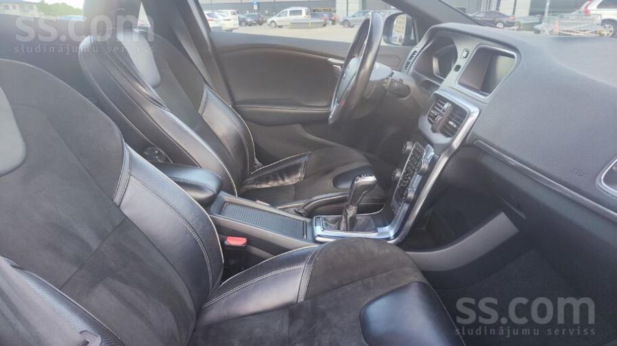 Pelēks Volvo V40 2015 Rīga, ar dzinēja tilpumu 2.00 L un nobraukumu 198 tūkst. km par 8000 €, foto 11 vietnē AUTOMOTO.COM.LV