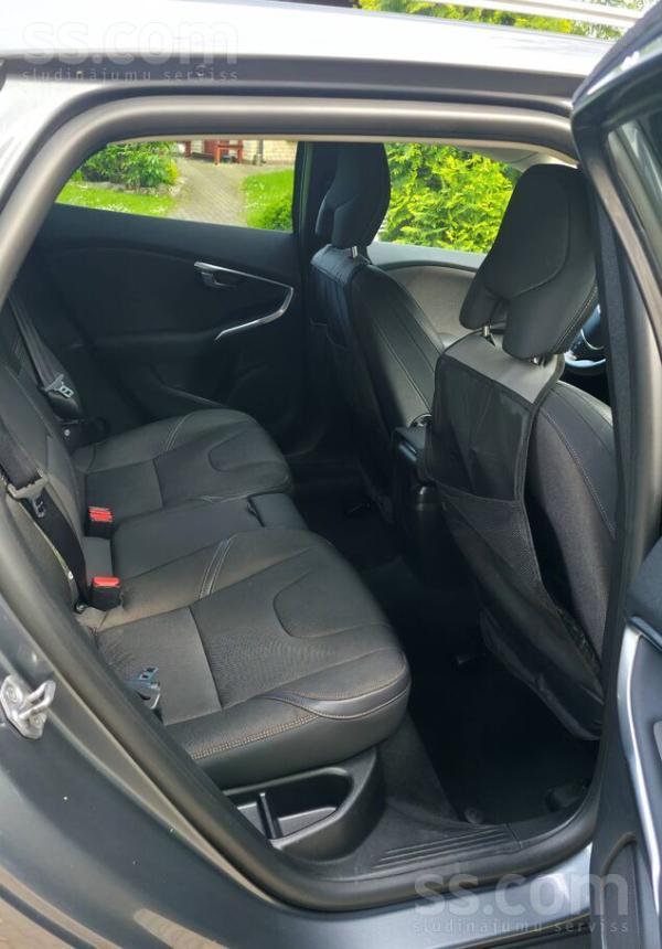 Pelēks Volvo V40 2015 Jūrmala, ar dzinēja tilpumu 2.00 L un nobraukumu 81 tūkst. km par 12800 €, foto 7 vietnē AUTOMOTO.COM.LV