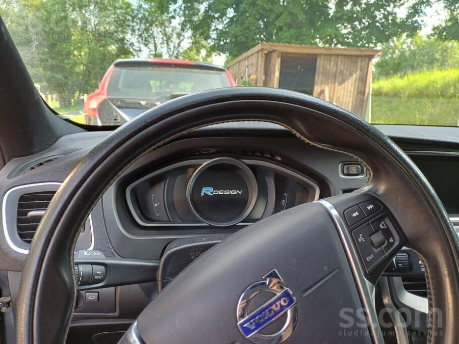 Pelēks Volvo V40 2015 Jēkabpils, ar dzinēja tilpumu 2.00 L un nobraukumu 291 tūkst. km par 6600 €, foto 4 vietnē AUTOMOTO.COM.LV