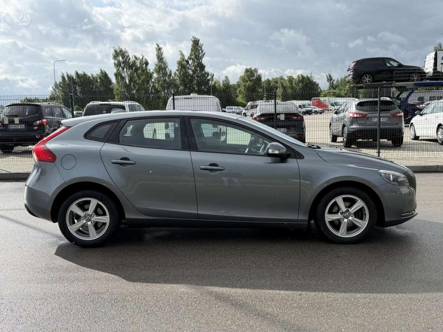 Pelēks Volvo V40 2015 Tauragė, ar dzinēja tilpumu 1.97 L un nobraukumu 234 tūkst. km par 5650 €, foto 5 vietnē AUTOMOTO.COM.LV