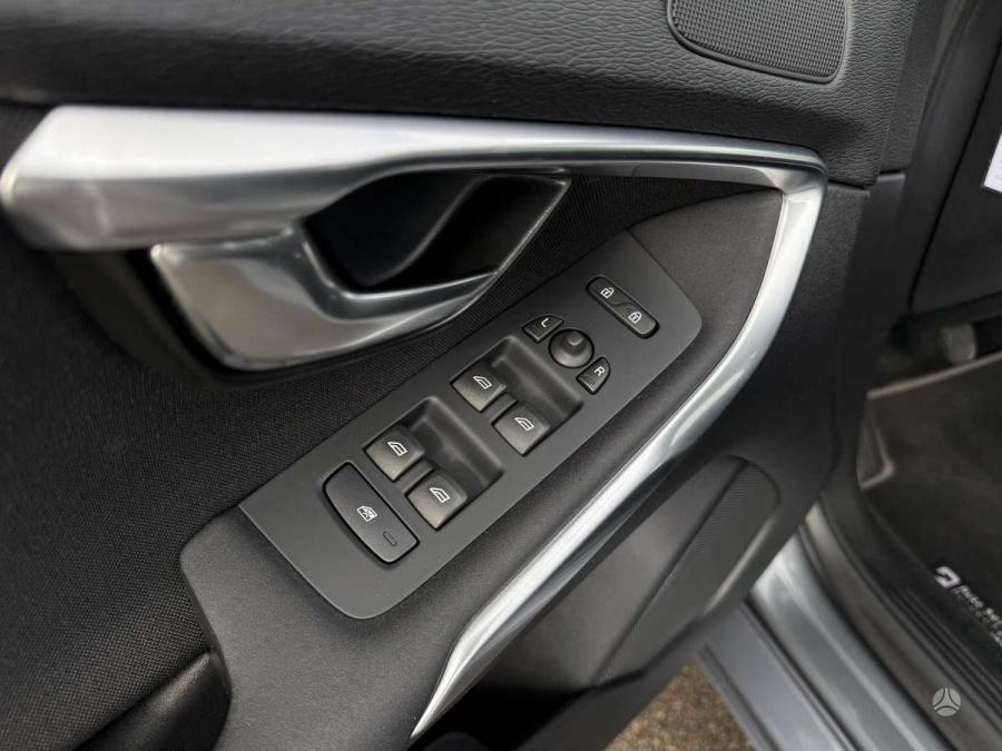 Pelēks Volvo V40 2015 Tauragė, ar dzinēja tilpumu 1.97 L un nobraukumu 234 tūkst. km par 5650 €, foto 10 vietnē AUTOMOTO.COM.LV