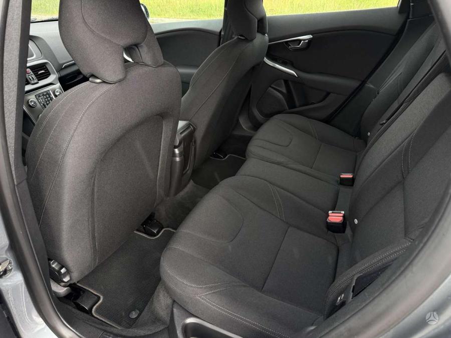 Pelēks Volvo V40 2015 Tauragė, ar dzinēja tilpumu 1.97 L un nobraukumu 234 tūkst. km par 5650 €, foto 11 vietnē AUTOMOTO.COM.LV