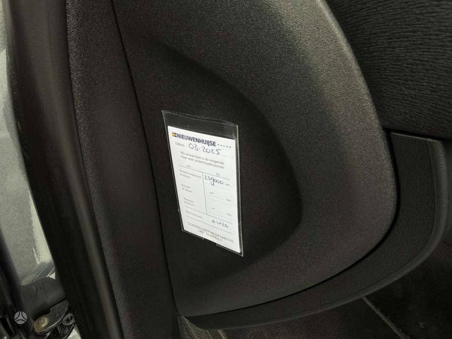 Pelēks Volvo V40 2015 Tauragė, ar dzinēja tilpumu 1.97 L un nobraukumu 234 tūkst. km par 5650 €, foto 12 vietnē AUTOMOTO.COM.LV