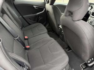 Pelēks Volvo V40 2015 Tauragė, ar dzinēja tilpumu 1.97 L un nobraukumu 234 tūkst. km par 5650 €, foto 13 vietnē AUTOMOTO.COM.LV