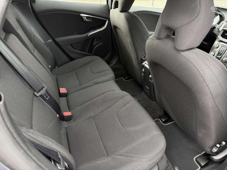Pelēks Volvo V40 2015 Tauragė, ar dzinēja tilpumu 1.97 L un nobraukumu 234 tūkst. km par 5650 €, foto 13 vietnē AUTOMOTO.COM.LV