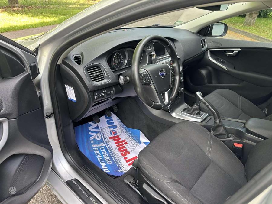 Grey Volvo V40 2015 in Alytus, with an engine capacity of 1.56 L and mileage of 193 thousand km for 6200 €, photo 12 on AUTOMOTO.COM.LV