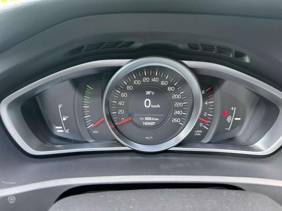 Grey Volvo V40 2015 in Alytus, with an engine capacity of 1.56 L and mileage of 193 thousand km for 6200 €, photo 15 on AUTOMOTO.COM.LV