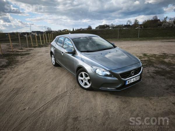 Pelēks Volvo V40 2015 Daugavpils, ar dzinēja tilpumu 1.60 L un nobraukumu 0 tūkst. km par 6050 €, foto 1 vietnē AUTOMOTO.COM.LV