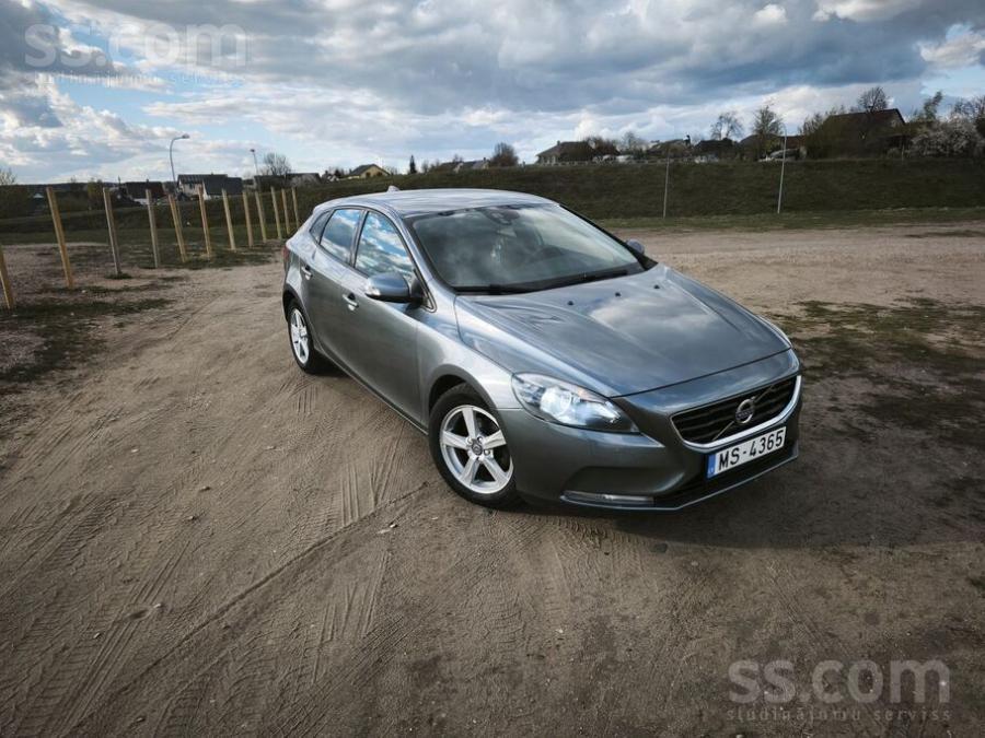 Grey Volvo V40 2015 in Daugavpils, with an engine capacity of 1.60 L and mileage of 0 thousand km for 6050 €, photo 1 on AUTOMOTO.COM.LV