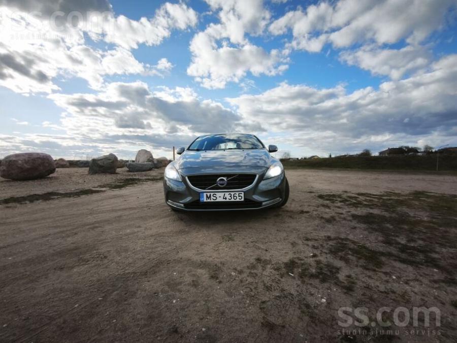 Grey Volvo V40 2015 in Daugavpils, with an engine capacity of 1.60 L and mileage of 0 thousand km for 6050 €, photo 3 on AUTOMOTO.COM.LV