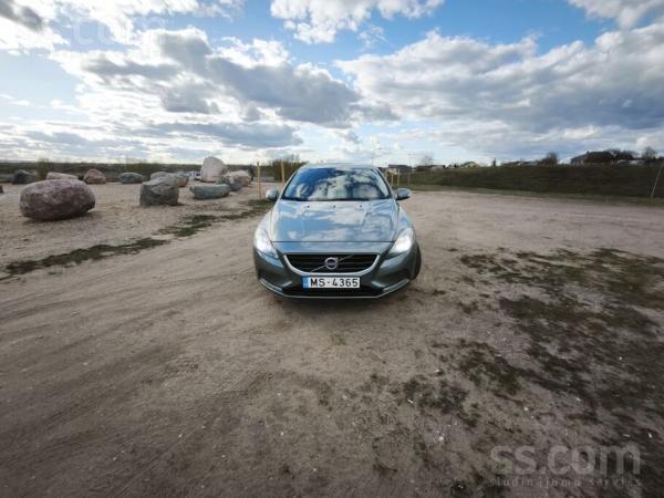 Pelēks Volvo V40 2015 Daugavpils, ar dzinēja tilpumu 1.60 L un nobraukumu 0 tūkst. km par 6050 €, foto 3 vietnē AUTOMOTO.COM.LV