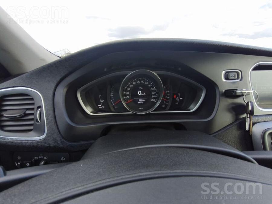 Grey Volvo V40 2015 in Daugavpils, with an engine capacity of 1.60 L and mileage of 0 thousand km for 6050 €, photo 6 on AUTOMOTO.COM.LV