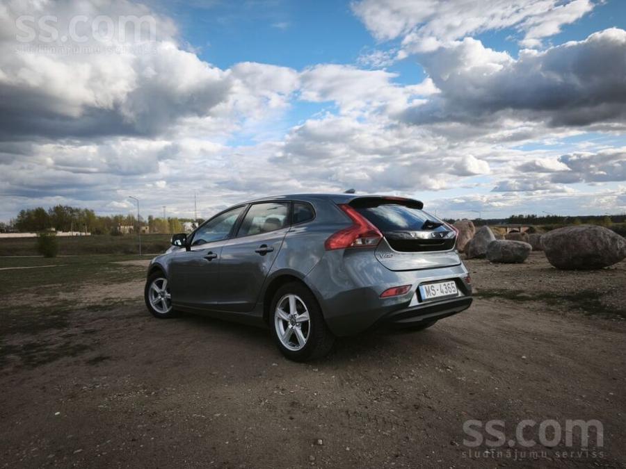 Grey Volvo V40 2015 in Daugavpils, with an engine capacity of 1.60 L and mileage of 0 thousand km for 6050 €, photo 8 on AUTOMOTO.COM.LV