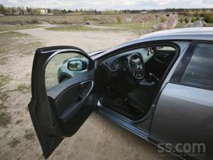 Grey Volvo V40 2015 in Daugavpils, with an engine capacity of 1.60 L and mileage of 0 thousand km for 6050 €, photo 10 on AUTOMOTO.COM.LV
