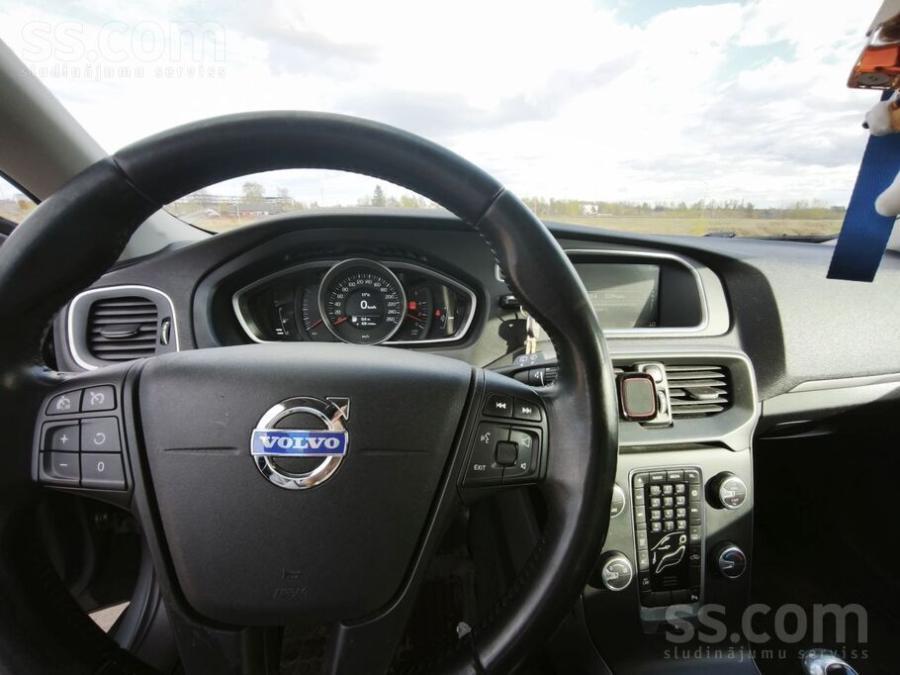 Grey Volvo V40 2015 in Daugavpils, with an engine capacity of 1.60 L and mileage of 0 thousand km for 6050 €, photo 11 on AUTOMOTO.COM.LV