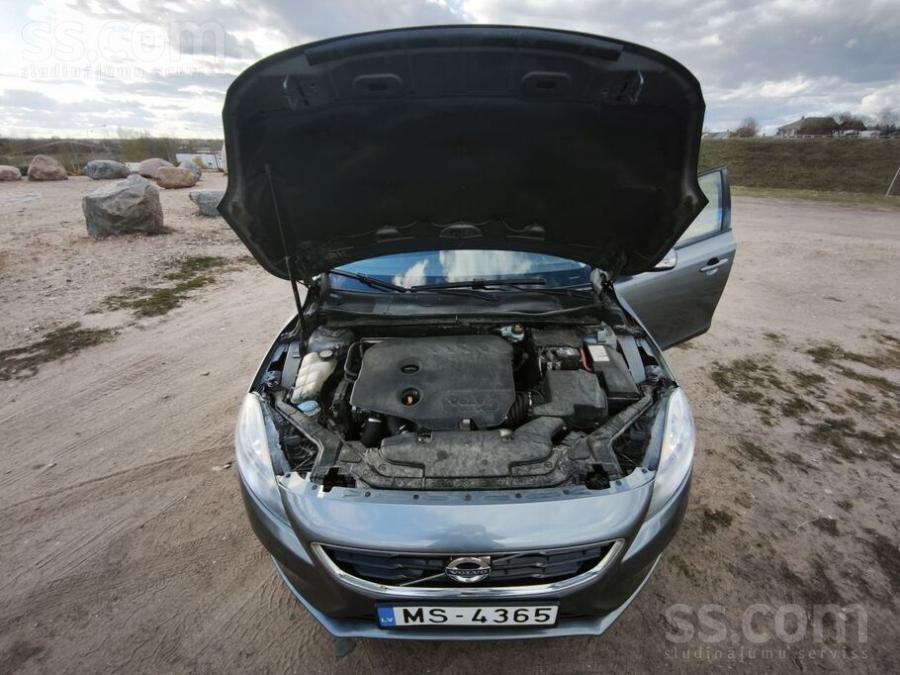 Grey Volvo V40 2015 in Daugavpils, with an engine capacity of 1.60 L and mileage of 0 thousand km for 6050 €, photo 13 on AUTOMOTO.COM.LV