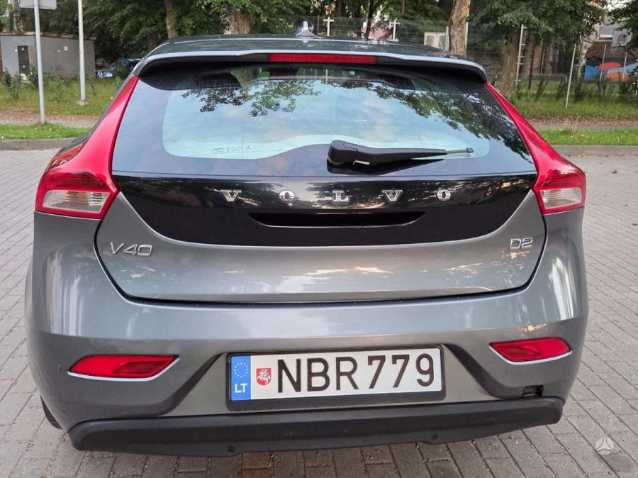 Pelēks Volvo V40 2015 Viļņa, ar dzinēja tilpumu 1.56 L un nobraukumu 286 tūkst. km par 6100 €, foto 4 vietnē AUTOMOTO.COM.LV