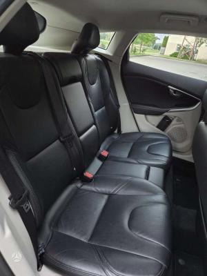 Pelēks Volvo V40 2015 Viļņa, ar dzinēja tilpumu 1.56 L un nobraukumu 286 tūkst. km par 6100 €, foto 9 vietnē AUTOMOTO.COM.LV