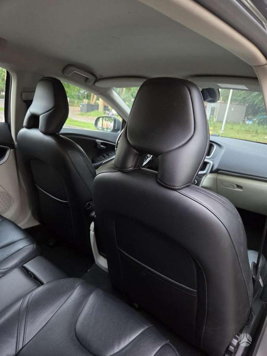 Pelēks Volvo V40 2015 Viļņa, ar dzinēja tilpumu 1.56 L un nobraukumu 286 tūkst. km par 6100 €, foto 14 vietnē AUTOMOTO.COM.LV