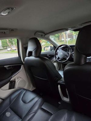 Pelēks Volvo V40 2015 Viļņa, ar dzinēja tilpumu 1.56 L un nobraukumu 286 tūkst. km par 6100 €, foto 15 vietnē AUTOMOTO.COM.LV
