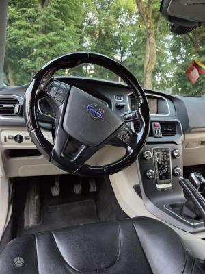 Pelēks Volvo V40 2015 Viļņa, ar dzinēja tilpumu 1.56 L un nobraukumu 286 tūkst. km par 6100 €, foto 18 vietnē AUTOMOTO.COM.LV