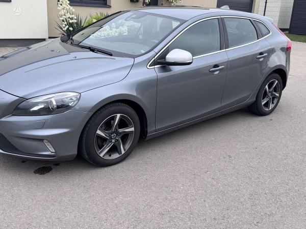 Pelēks Volvo V40 2015 Kauņa, ar dzinēja tilpumu 1.98 L un nobraukumu 314 tūkst. km par 5200 €, foto 2 vietnē AUTOMOTO.COM.LV
